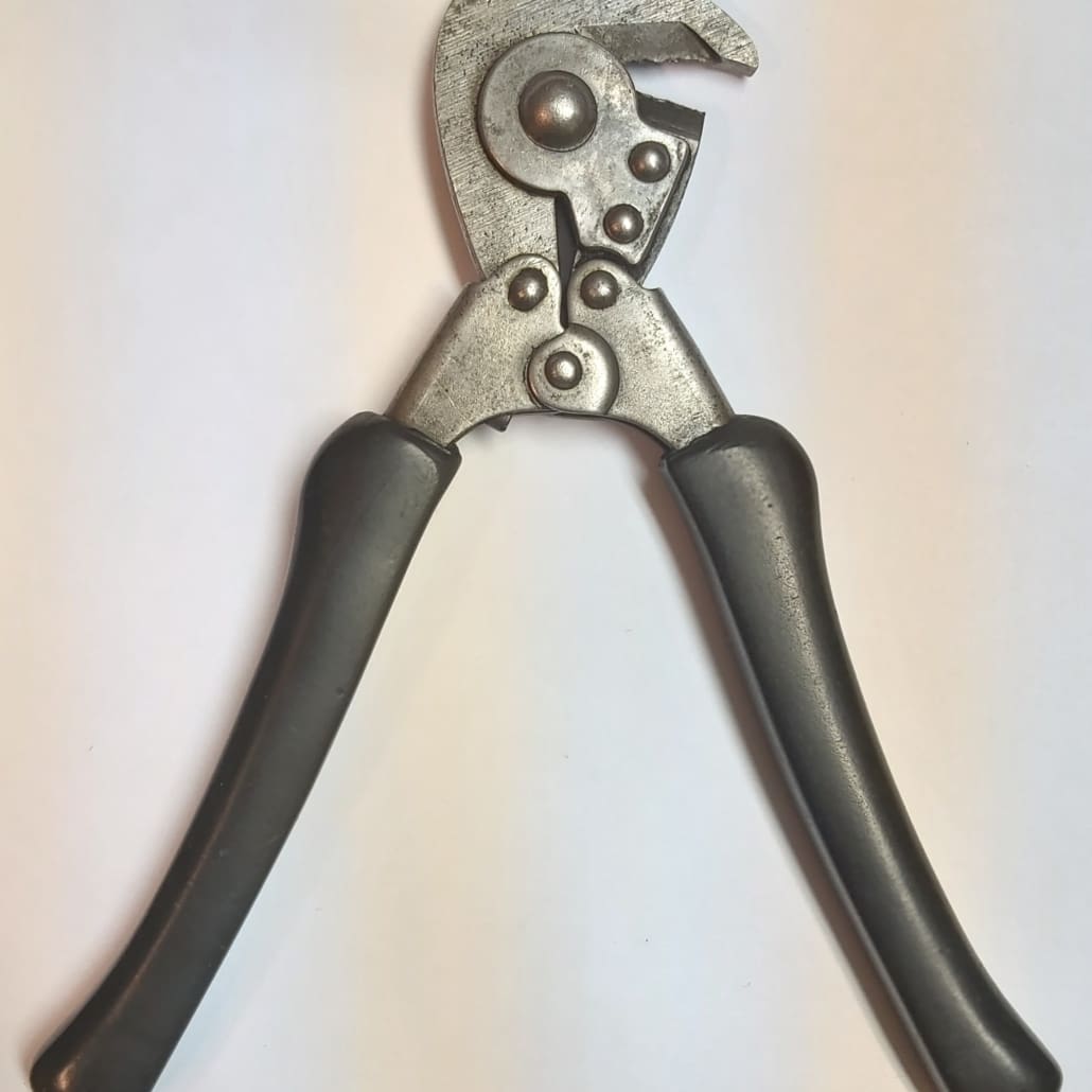 H.K. PORTER - US BARBED WIRE CUTTERS - DATED 1944 - THE "PARROT BEAK ...