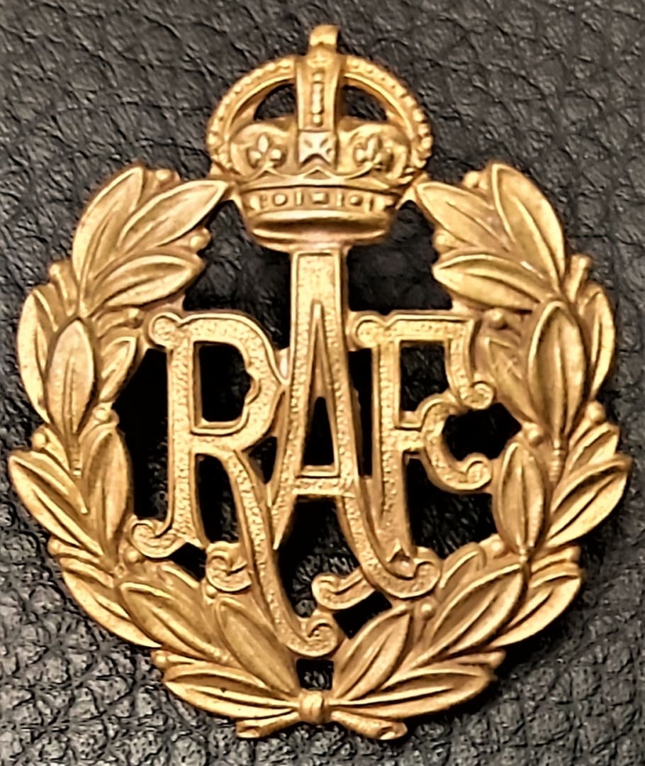 RAF CAP BADGE - GREATBRITAIN - BRASS - WWII - Global War Museum i Munkedal